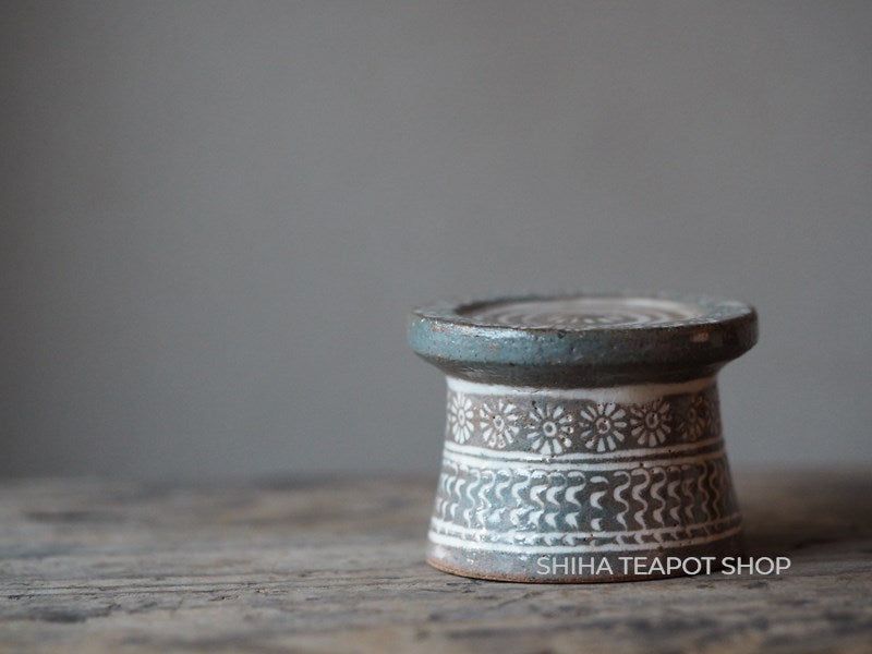 Teapot Lid Holder Grey Mishima Stamp Art (Futaoki) 三島蓋置 – SHIHA TEAPOT SHOP