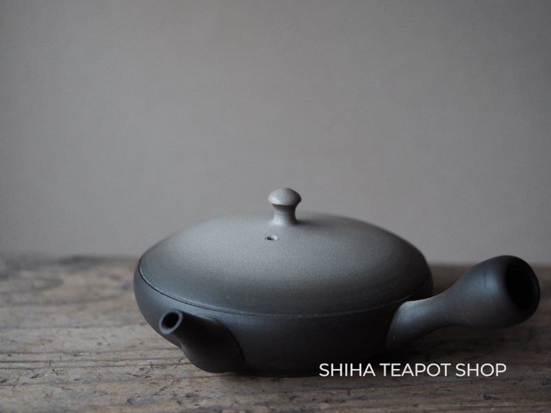 MAEKAWA JUNZO Black Gradation Flat Teapot KYUSU – SHIHA TEAPOT SHOP